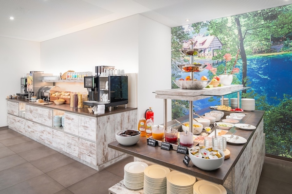 Café da manhã com buffet grátis todos os dias