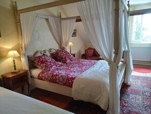 Quarto Triplo Clássico (Parc) | 2 quartos, com decoração personalizada, Wi-fi grátis