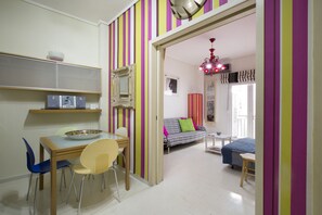 Apartamento, 1 quarto | Refeições no quarto
