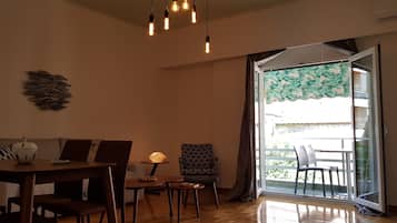 Apartamento, 2 quartos | Refeições no quarto