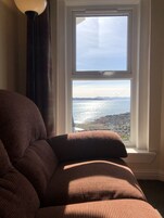 Suíte família, banheiro privativo, vista parcial para o mar (double bedroom) | Lounge