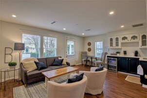 Casa de Campo de Luxo, 1 cama queen-size e sofá-cama, Vista para a cidade | Lençóis de algodão egípcio, roupa de alta qualidade, edredões de penas 