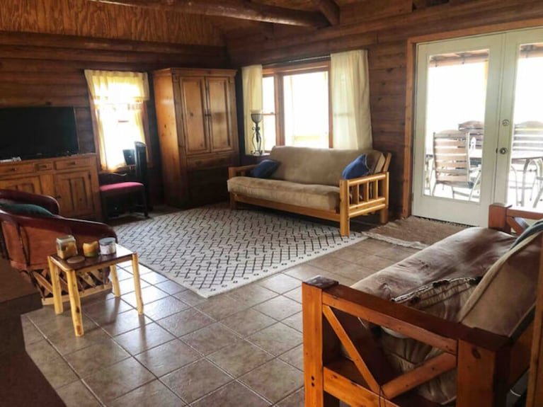 Log House-2 Bedroom With Sunset Resort Access On Medina Lake - Medina Lake, TX