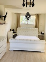 Villa, 4 quartos | 4 quartos, secretária, ferro/tábua de engomar, Wi-fi grátis 