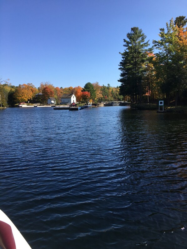 Fishing/family cottage (Renovated) on beautiful Lake Opinicon (Kingston ...