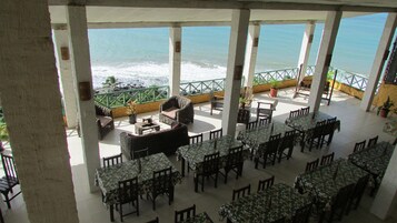 Café da manhã com buffet grátis todos os dias