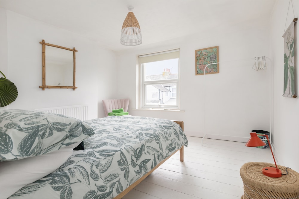 Just One Row Back From The Beach; Sea View; Family & Dog Friendly - Deal