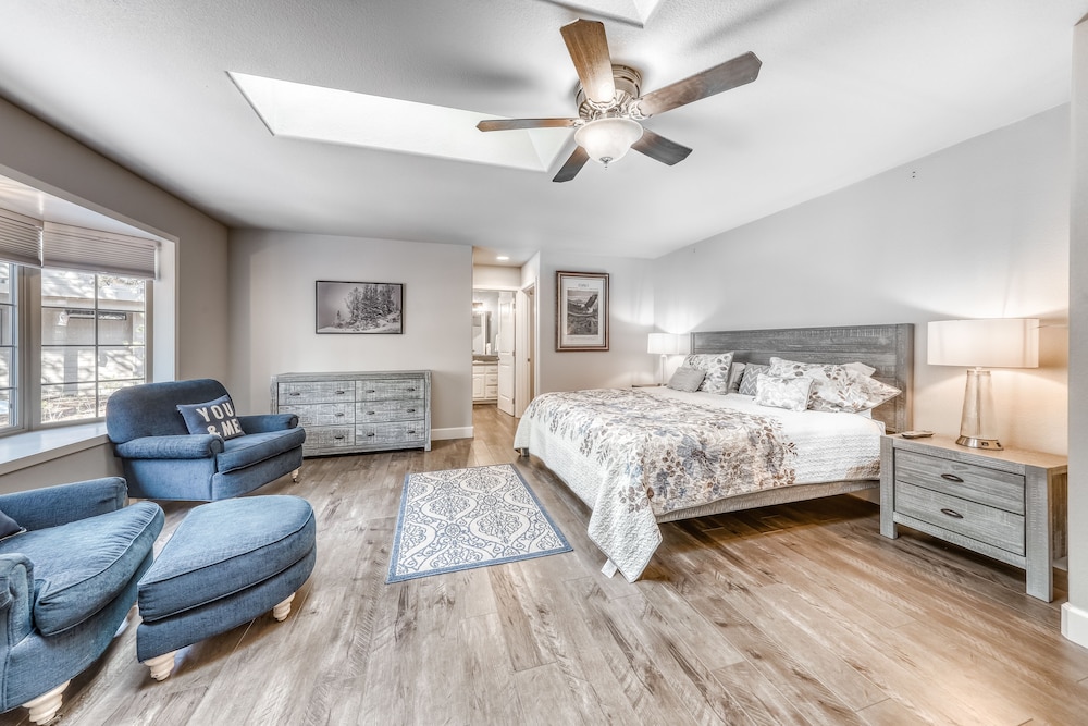 Spacious Home W/ Private Hot Tub, Ping-pong - Sunriver, OR