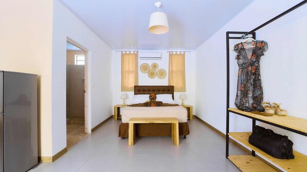 Quarto Standard, 1 cama queen-size, acessível, não fumadores | Quartos insonorizados, Wi-fi grátis, roupa de cama fornecida 