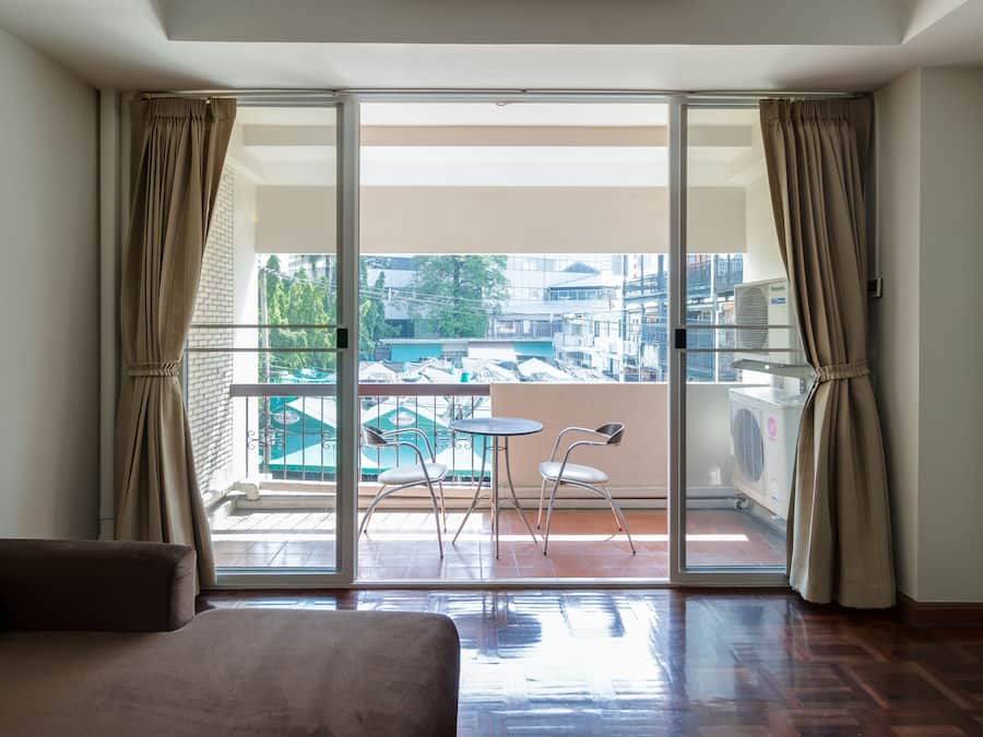 2 Bedrooms | Sala de estar | Televisor LCD