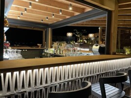 2 bares/lounges, bar de petiscos