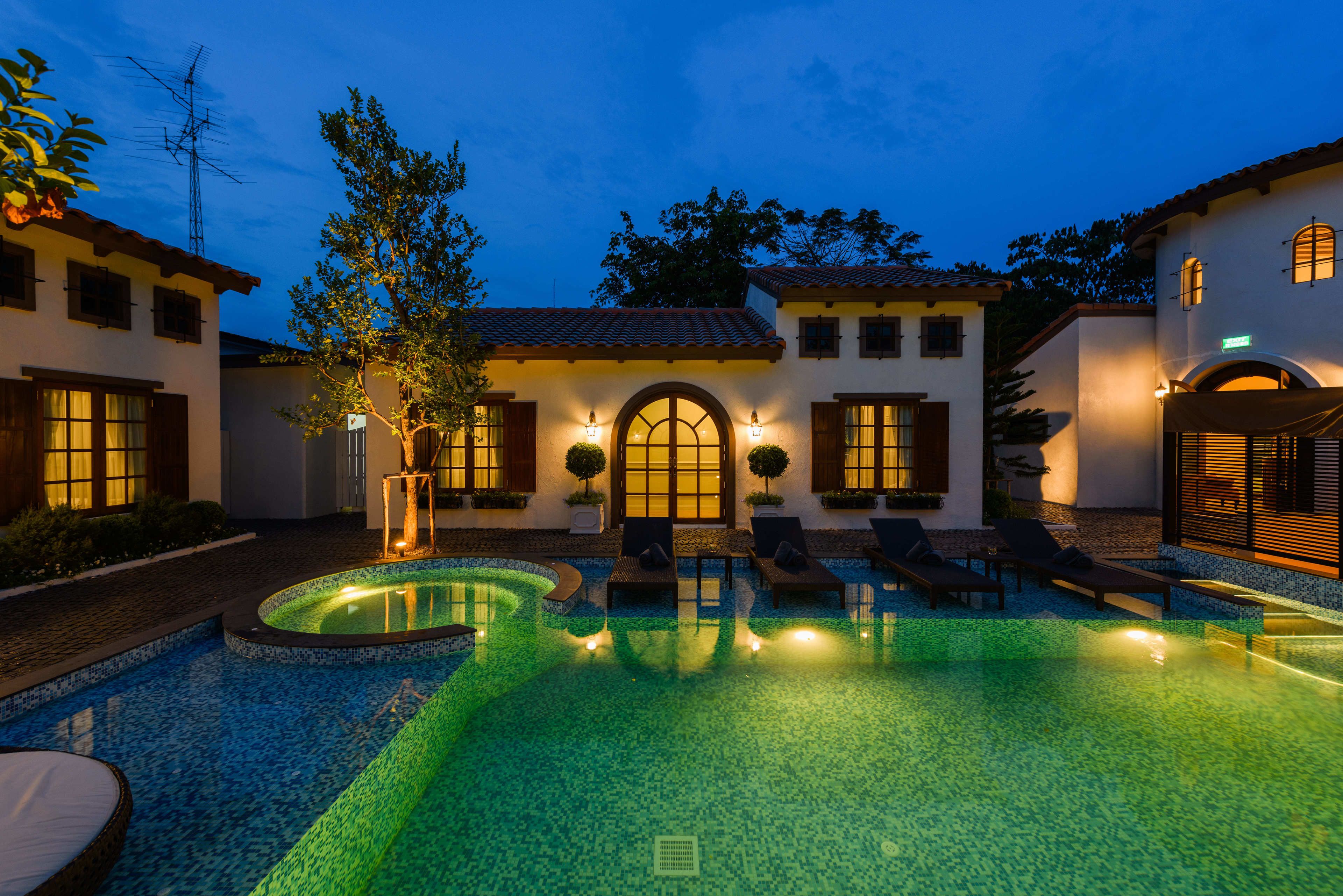 Roupas de cama premium, frigobar (abastecido com alguns itens grátis)