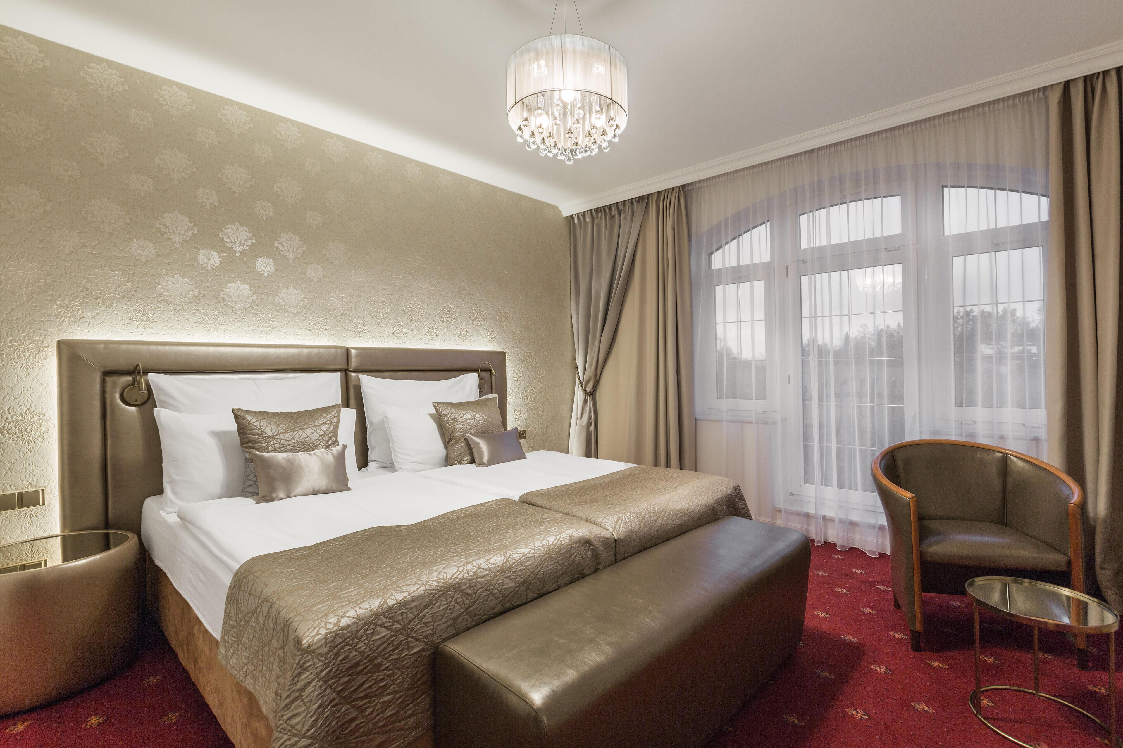 Quarto casal ou duplo luxo | Roupas de cama antialérgicas, frigobar, cofres nos quartos, escrivaninha