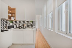 Apartamento, 1 quarto | Cozinha privada | Geladeira grande, micro-ondas, cooktop, lava-louças