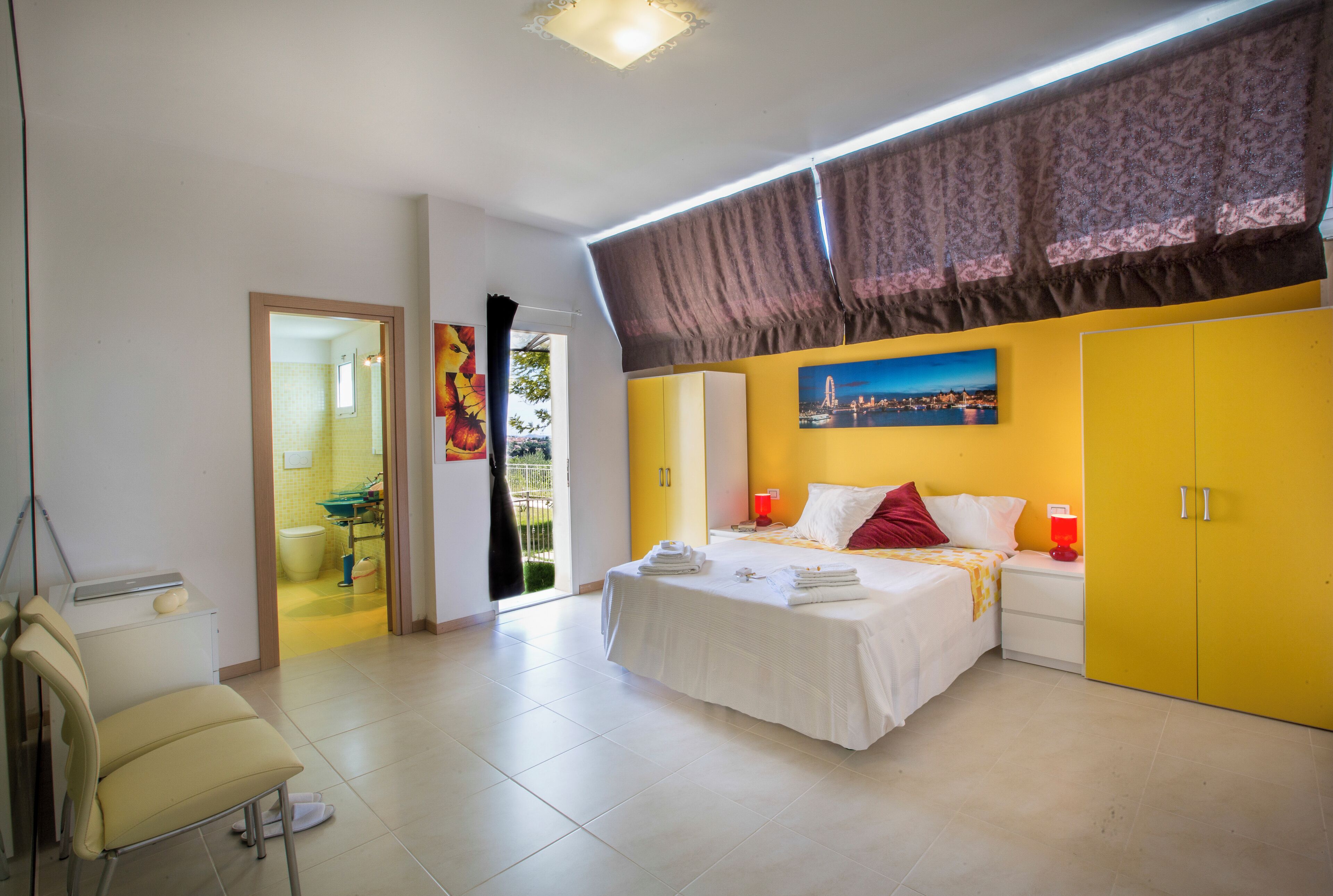 Apartamento Familiar, pátio, vista para o pátio | Roupa hipoalergénica, quartos insonorizados, ferro/tábua de engomar 