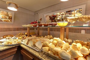 Pequeno-almoço tipo buffet diário incluído