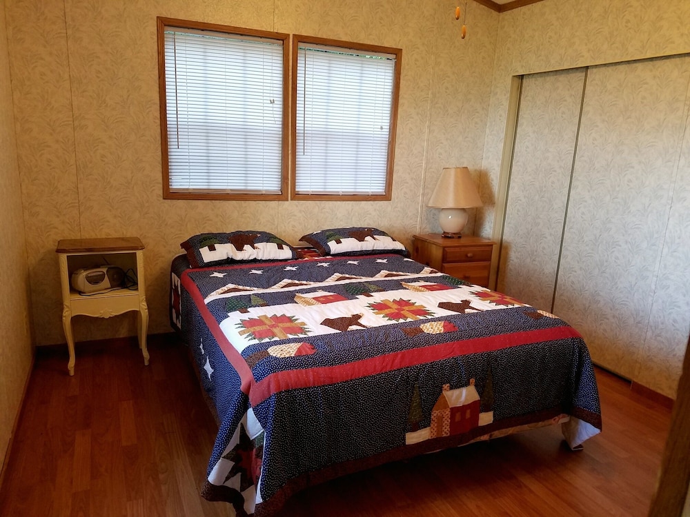 Great Mountain Views Near Cherokee And Bryson City, Nc W/ 1 Br, Grill, & Firepit - Cherokee, NC