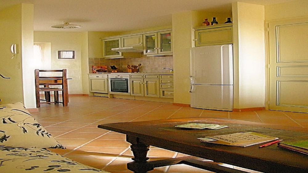 Duplex Apartment (2 Bedroom, Sleeps 4) - Aups