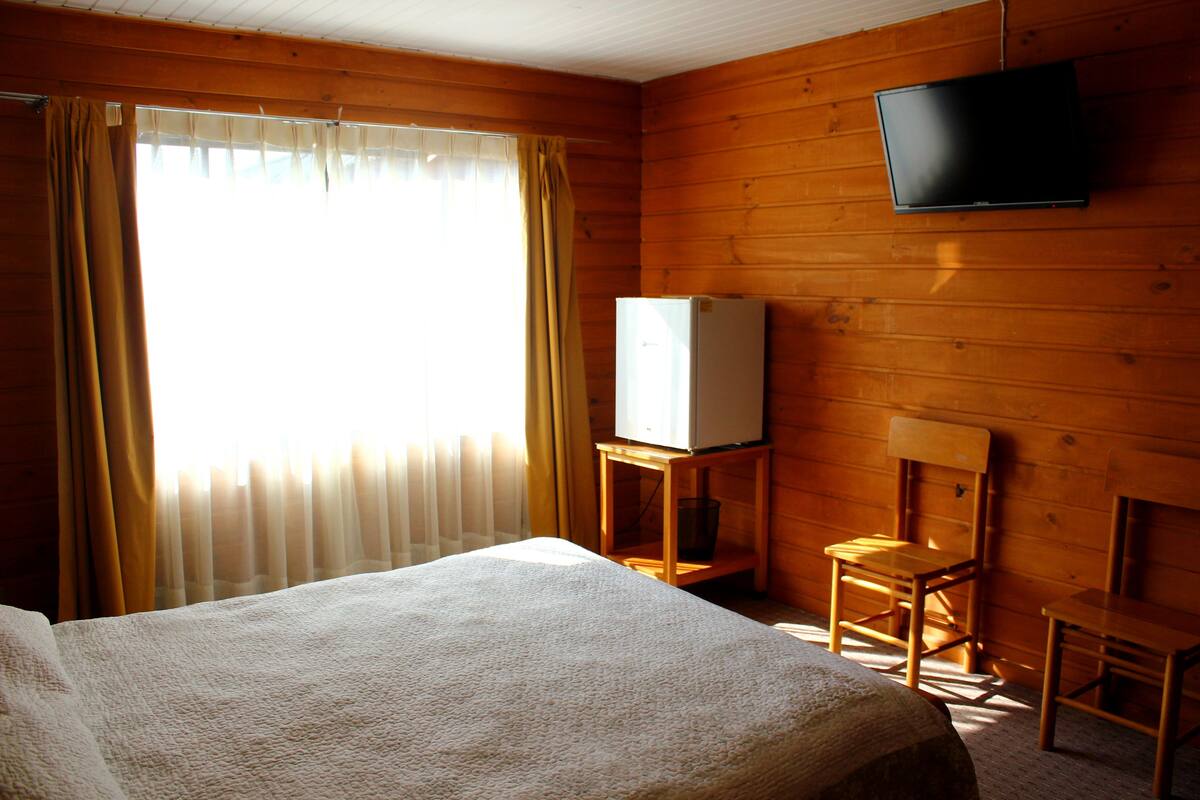 Quarto casal standard, 1 cama de casal | Minibar