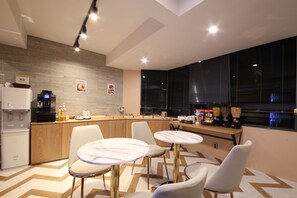 Café da manhã continental grátis todos os dias