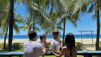 Minibar, cofre no quarto, secretária, cortinas/cortinados opacos