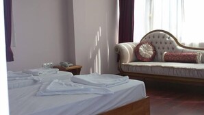 Quarto Triplo Standard | 1 quarto, minibar 