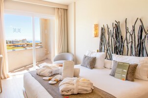 Suite Deluxe | Cofre no quarto, secretária