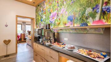 Pequeno-almoço tipo buffet diário incluído