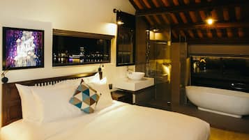 Suite de Luxo, vista para o rio | Minibar, cofre no quarto, secretária, cortinas/cortinados opacos