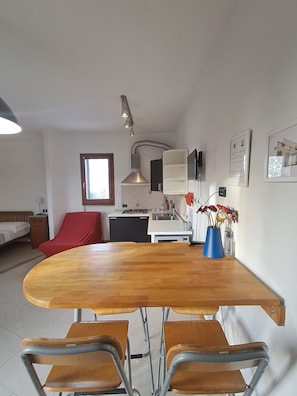 Apartamento, 1 quarto (3) | Área de estar | TV de tela plana, Netflix, serviços de streaming