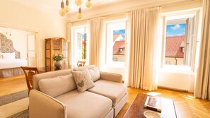 Charles Bridge Suite | Cofre no quarto, cortinas/cortinados opacos