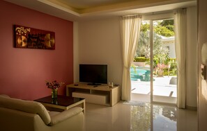 Apartamento design, 1 cama King, vista para a piscina | Vista do quarto