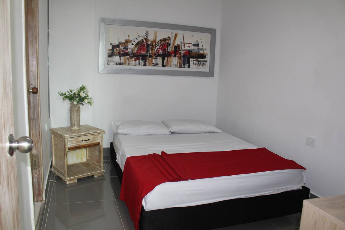 Quarto Duplo, 1 cama de casal, não fumadores | Secretária, ferro/tábua de engomar, Wi-fi grátis 
