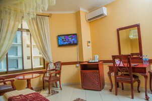 Quarto Executivo | Secretária, Wi-fi grátis, roupa de cama fornecida 