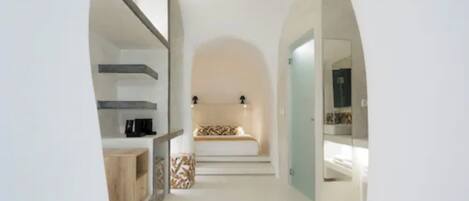 Suite-Estúdio Tradicional, terraço, vista para o mar (Cave) | Minibar, cofre no quarto, secretária