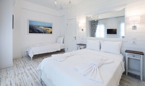 Quarto Triplo Deluxe | Secretária, Wi-fi grátis, roupa de cama fornecida 