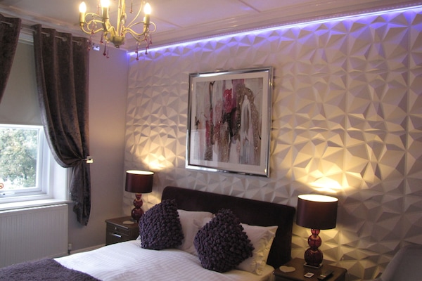 Quarto casal superluxo, 1 cama Queen, vista para o jardim | Individualmente decorados, individualmente mobiliados, escrivaninha