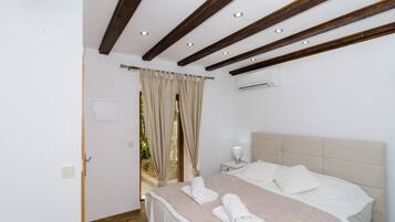 Estúdio Clássico, 1 quarto, vista para o jardim (1) | Camas de colchão viscoelástico, cofre no quarto, ferro/tábua de engomar