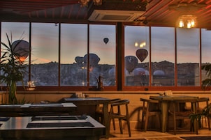 Quarto Duplo Deluxe, vista para o vale | Terraço/pátio interior