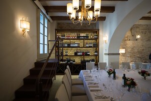 Pequenos-almoços, almoços e jantares servidos