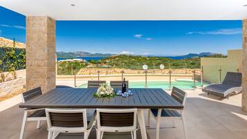 Villa Exclusiva, 2 quartos, pátio, vista para o mar | Terraço/pátio interior