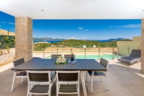 Villa Exclusiva, 2 quartos, pátio, vista para o mar | Terraço/pátio interior