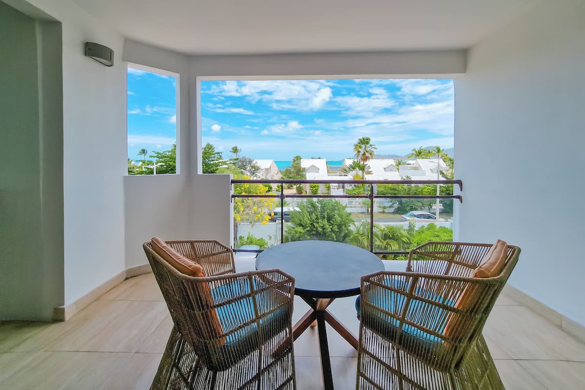 Duplex standard, várias camas (Suite) | 1 quarto, roupas de cama premium, cofres nos quartos, escrivaninha