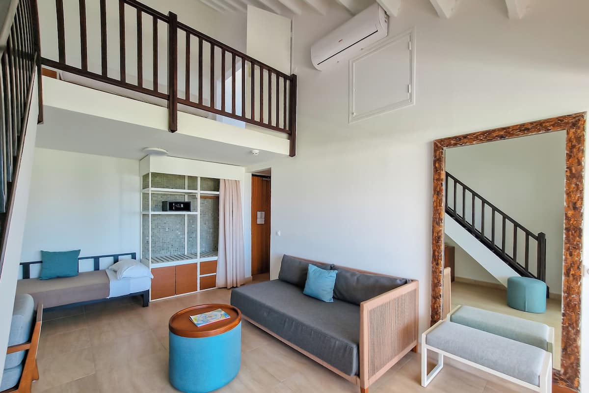 Dúplex Standard (Suite) | 1 quarto, roupa de alta qualidade, cofre no quarto, secretária