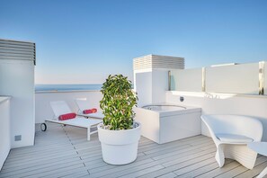 Quarto, terraço (Flower Sky) | Minibar, cofre no quarto, secretária, quartos insonorizados 