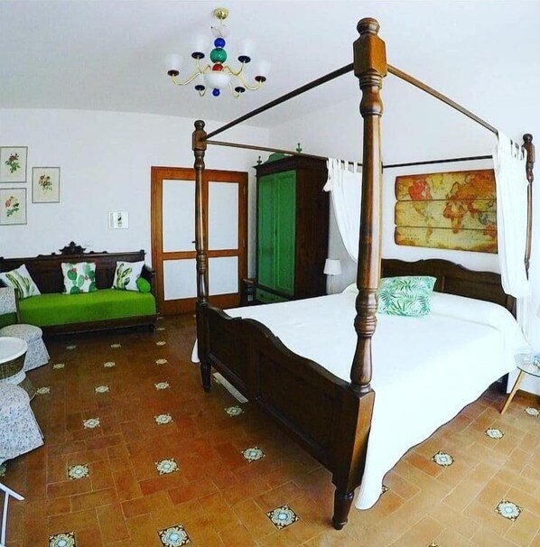 Quarto casal luxo, 1 cama Queen, vista para a cidade, na torre | Individualmente decorados, individualmente mobiliados, escrivaninha