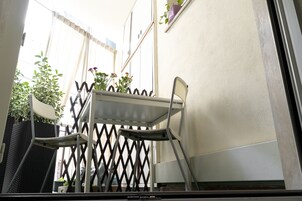 Quarto Clássico com Cama de Casal, 1 cama king-size, Vista para a cidade | Terraço/pátio interior