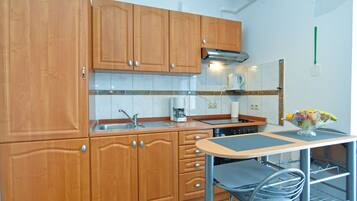 Apartamento standard, 1 quarto (336/768) | Cozinha privada | Geladeira, chaleira elétrica