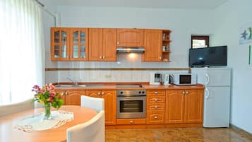 Apartamento standard, 2 quartos (336/769) | Cozinha privada | Geladeira, chaleira elétrica