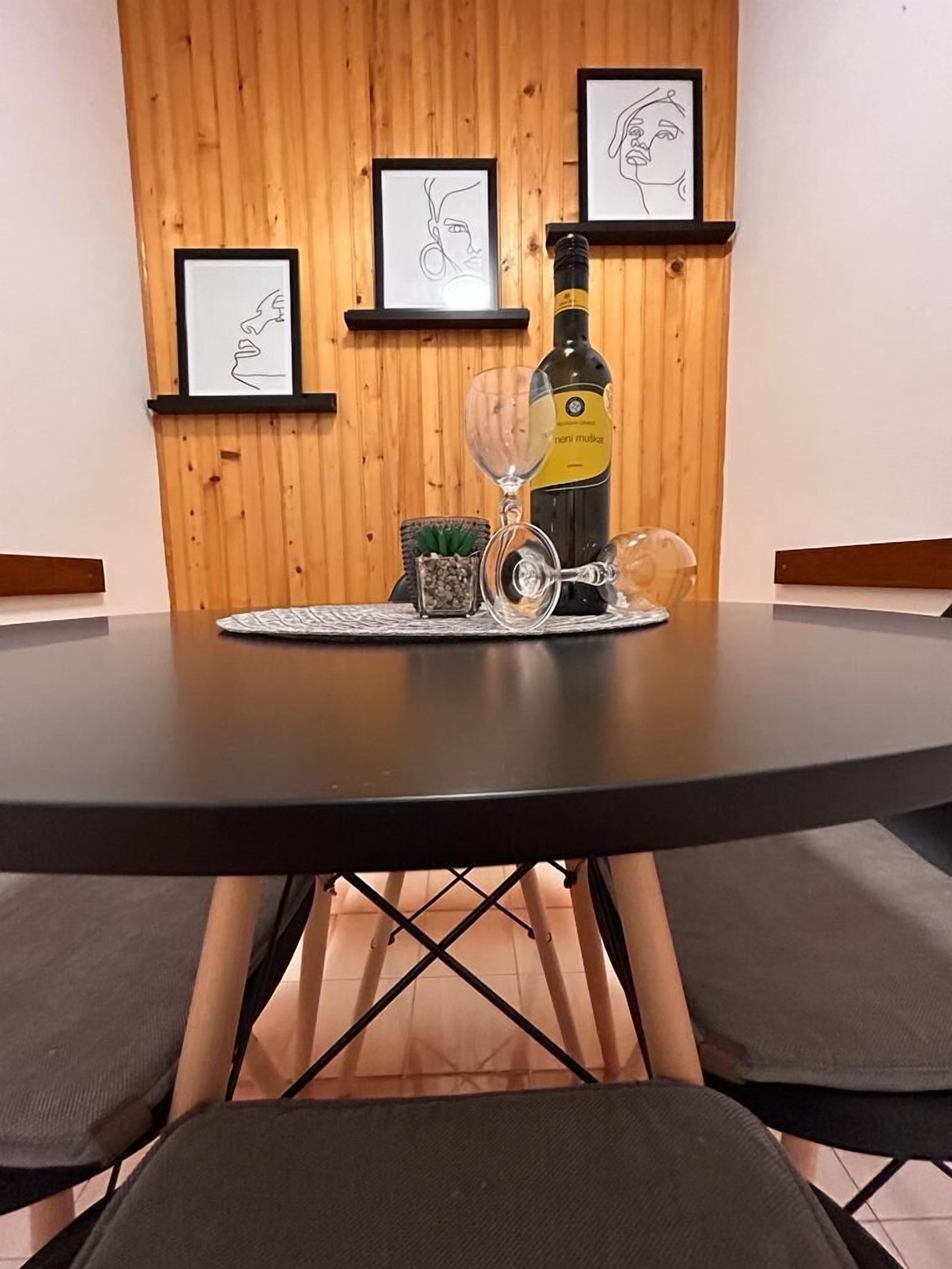 Apartamento Standard, 2 quartos (650/1556) | Sala de estar | Televisor 